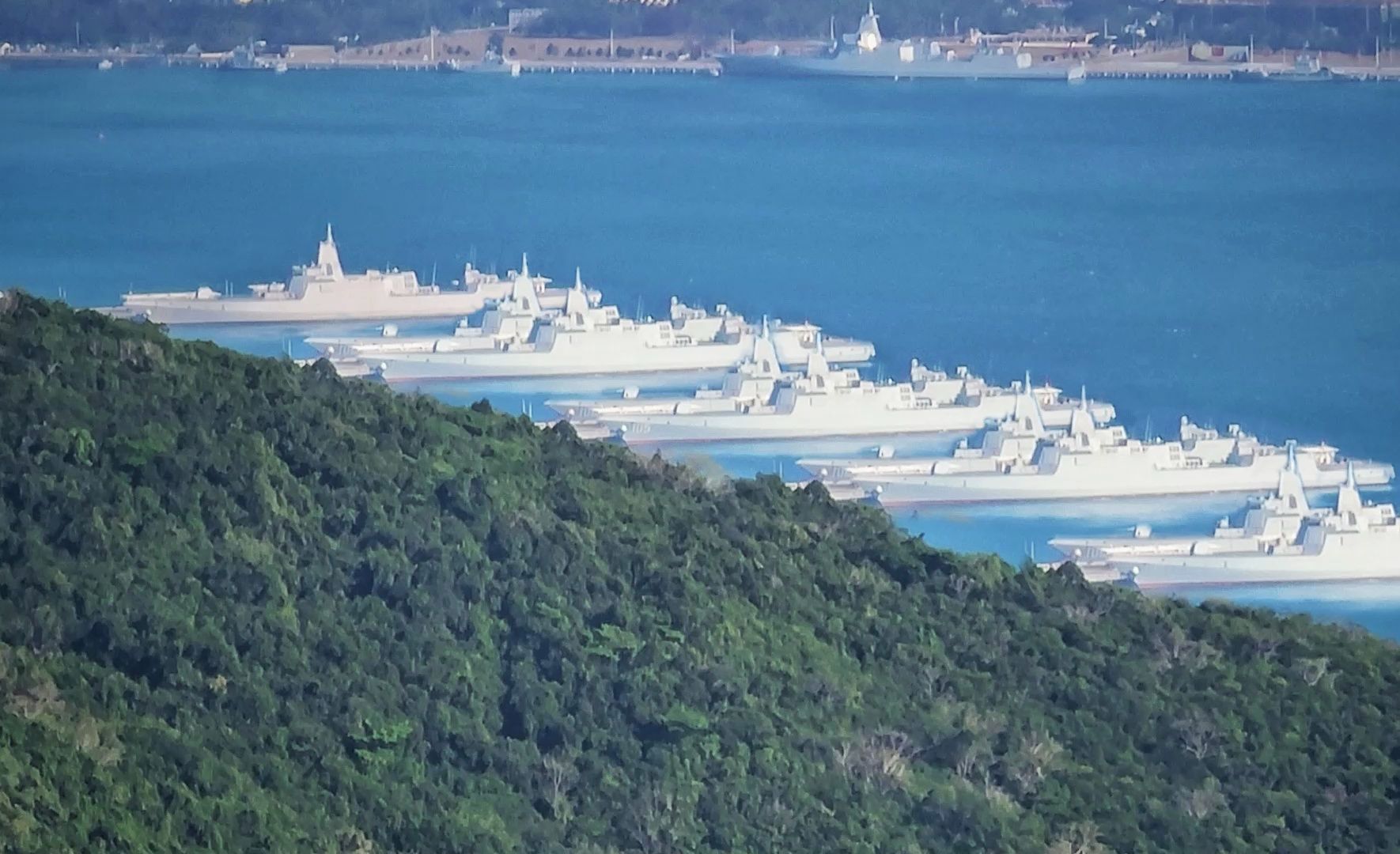 鹰酱:啊?兔子?你有这摸多055巡洋舰是发展中国家?兔子:就是有这个...