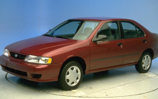 1998 日产 尖兵/轩逸 正面40%偏置可变形壁障碰撞测试(驾驶侧) iihs