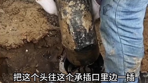 球墨铸铁水管这样接,用大锤砸,这样的水电工你敢用吗?