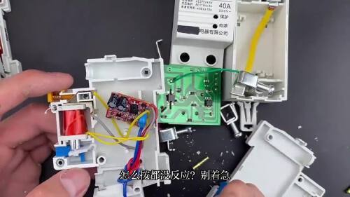 过压欠压保护器红灯常亮?3步自查解决,告别用电隐患!