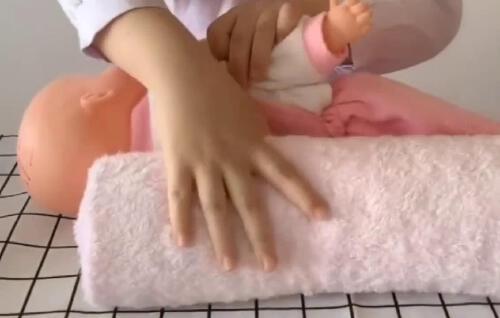 新生儿什么时候用枕头最好,高级育儿师告诉你这几个关键时间点