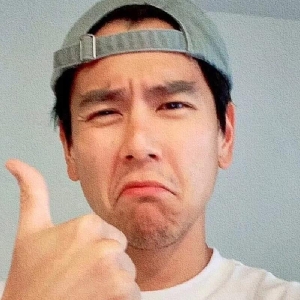 何方老爱玩了 
