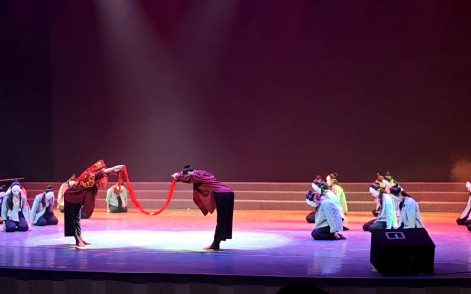 校园活动《囍》舞蹈表演,不愧是舞蹈生爱了爱了!