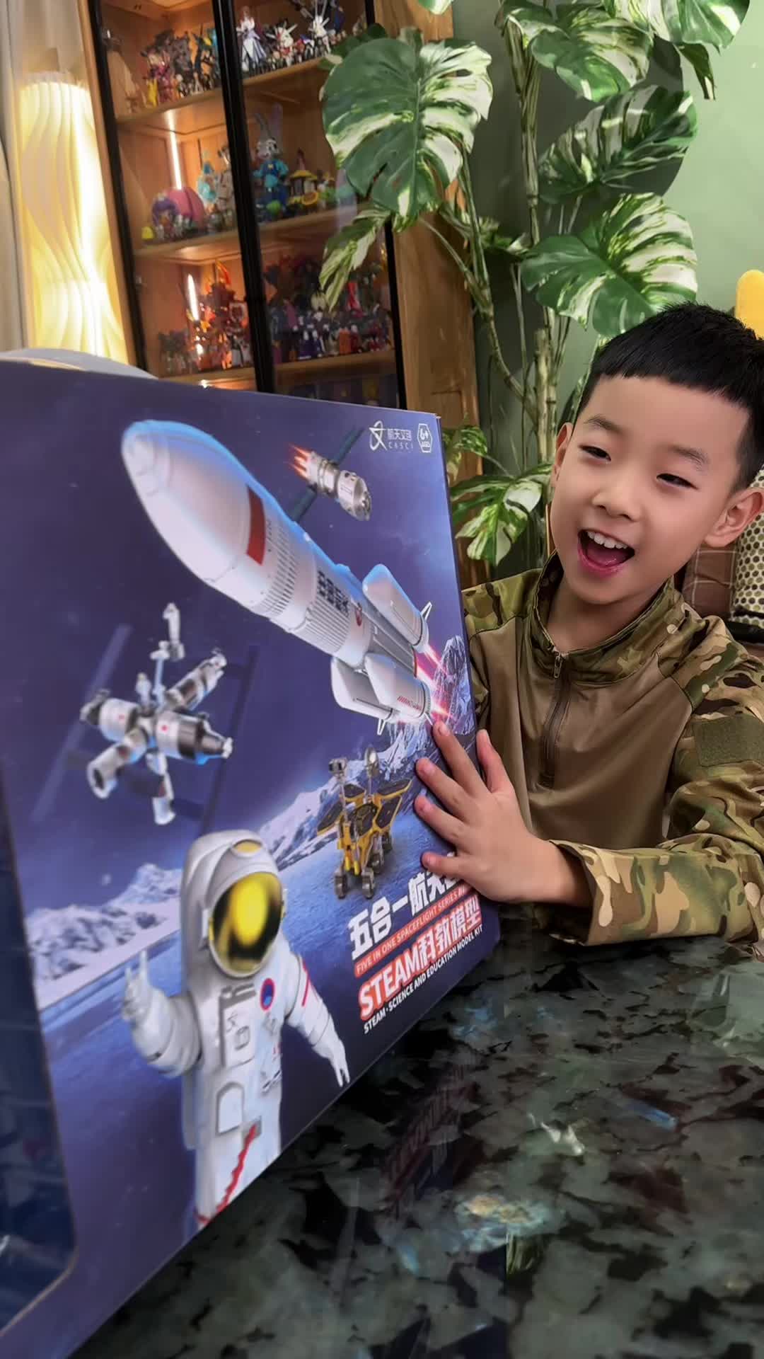 这套航天五合一模型套装可太震撼了,每个都很精致需要自己拼装,无论...