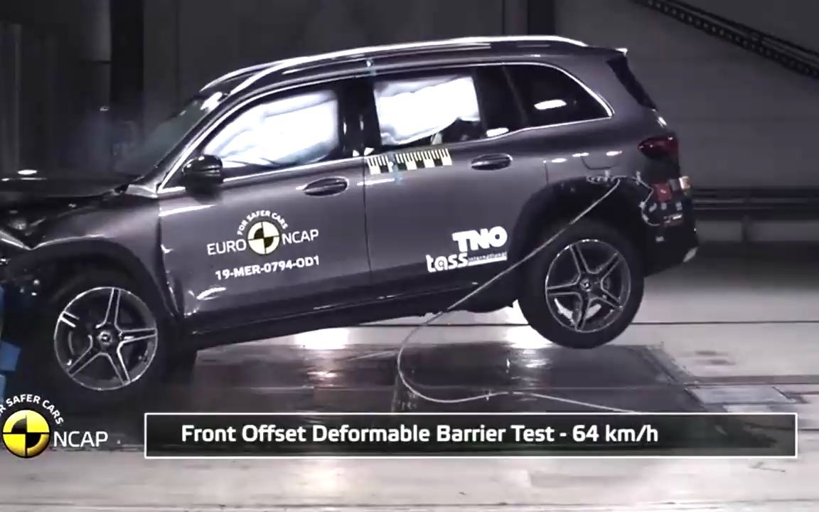 奔驰GLB到底结不结实?看完最新碰撞测试就知道了!