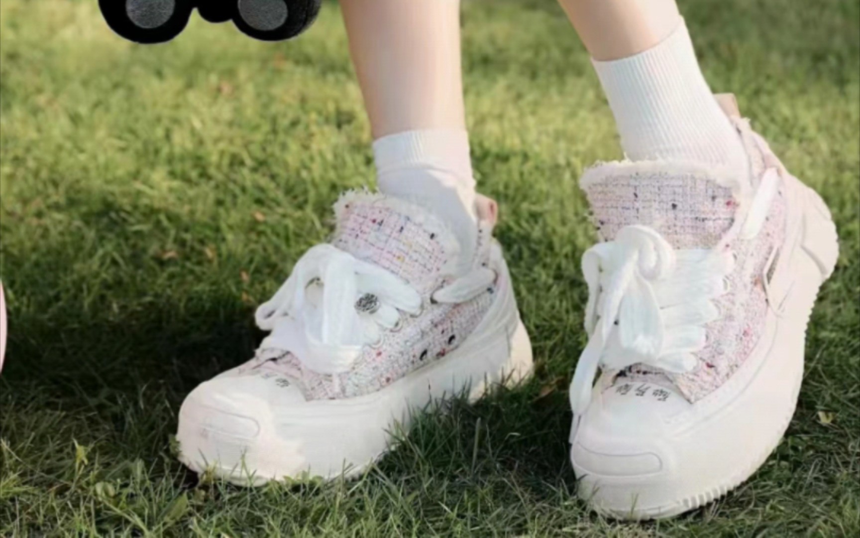 这双鞋名为 Peace by Piece棉花糖开口笑系列