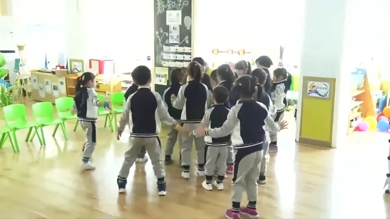 中班音乐游戏《气球跳舞》 视频+教案+课件+音乐+教具