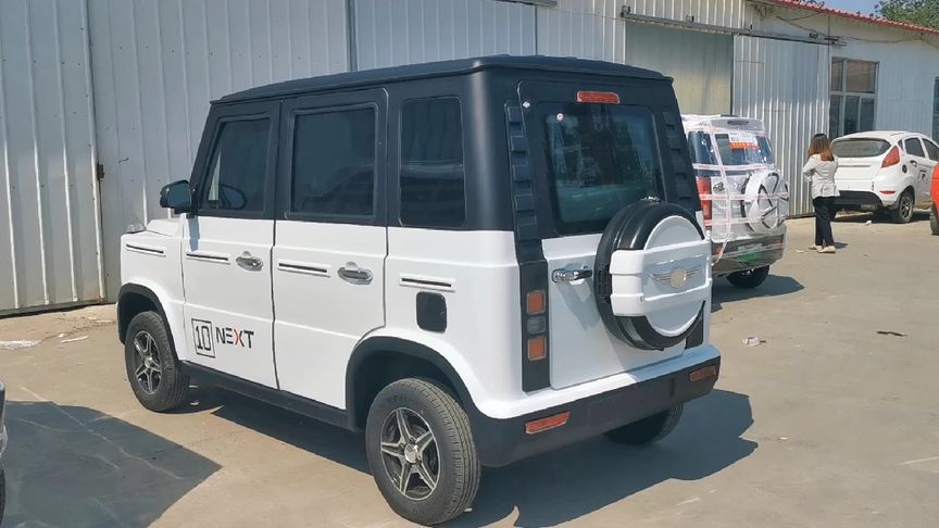 奔驰大G家用四轮车 老年代步车 油电两用能跑600里地 经济实用