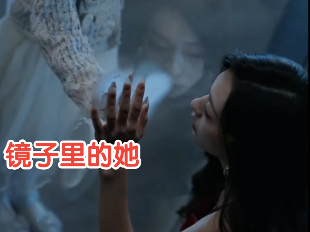 她在镜子里看着跟她长得一模一样的女人,跟丈夫缠绵.