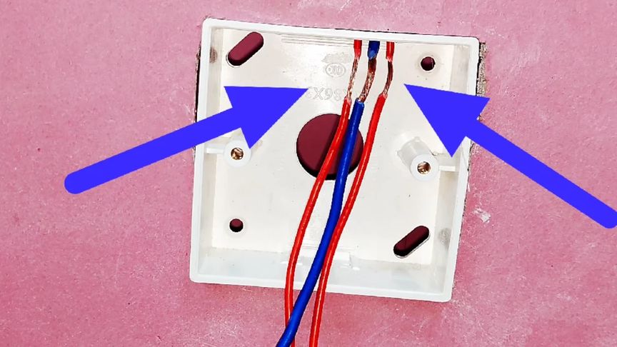 墙里出来的电线被刮破皮了,胶布缠不上怎么办?原来还能这样修复