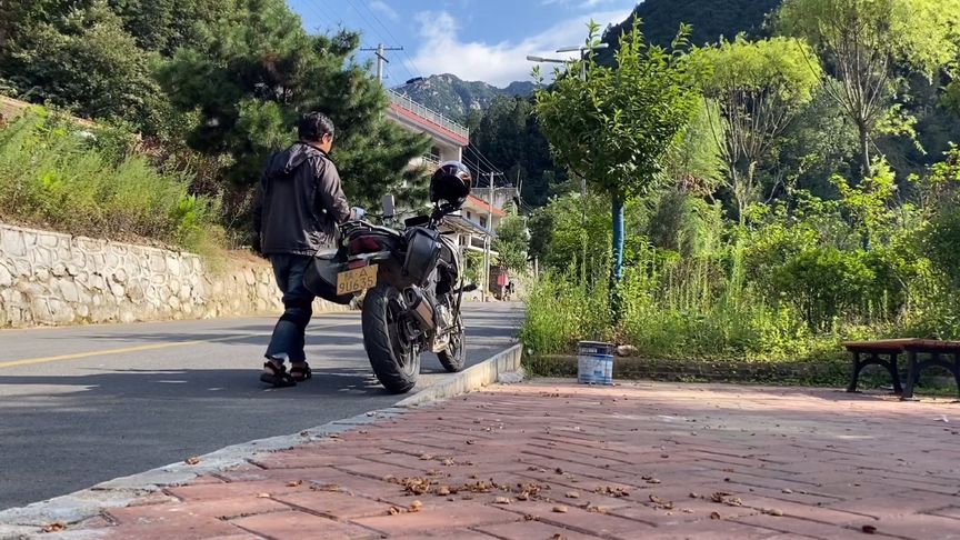 骑着小摩托来到蓝田有名景点,惘川溶洞,洞内景色有点西游记的味