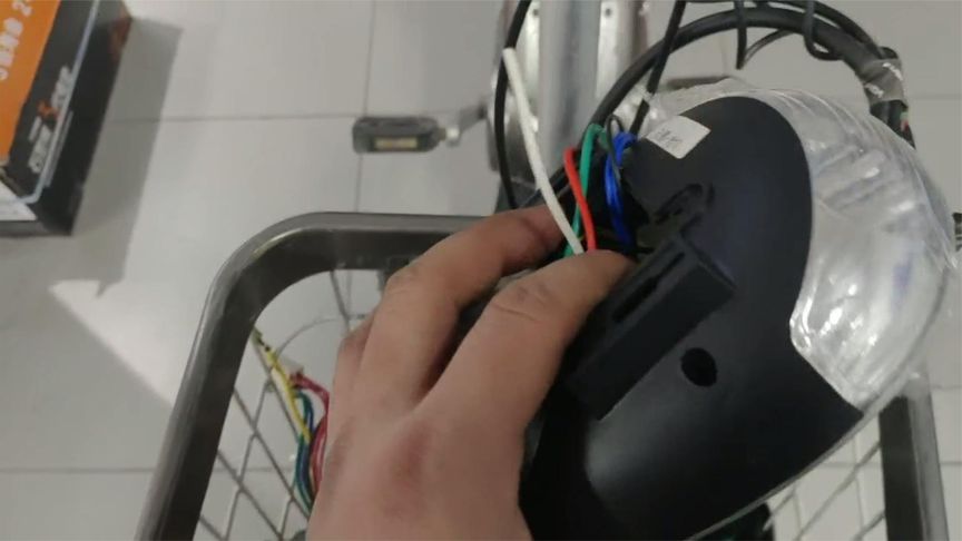新国标电动车灯头更换超简单,自己在家也能操作
