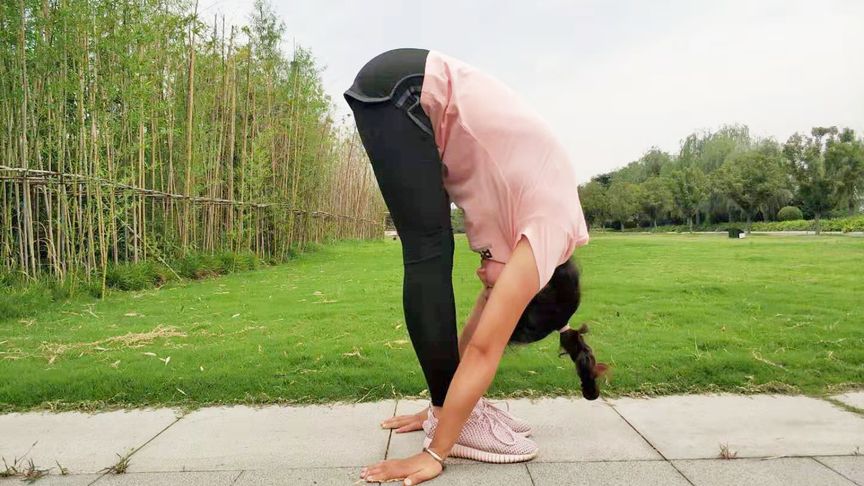 早晨3分钟,1个动作拉伸脊椎,升发阳气,舒展全身