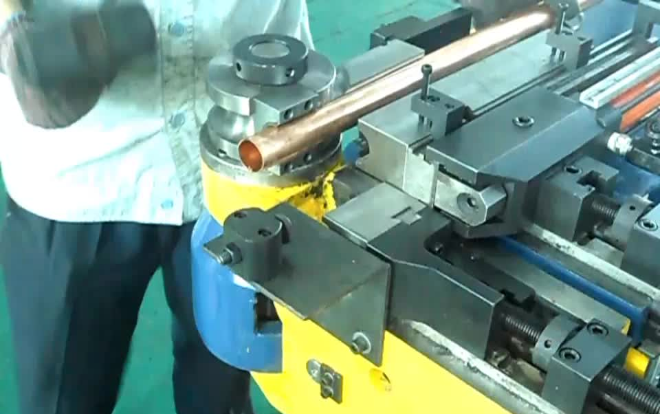 铜管弯管机手动定位弯两个弯弯管视频