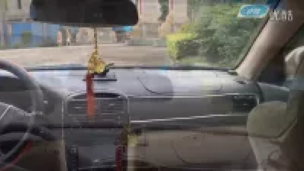 小熊和她双镜头行车记录仪安装教程睿鹰R1