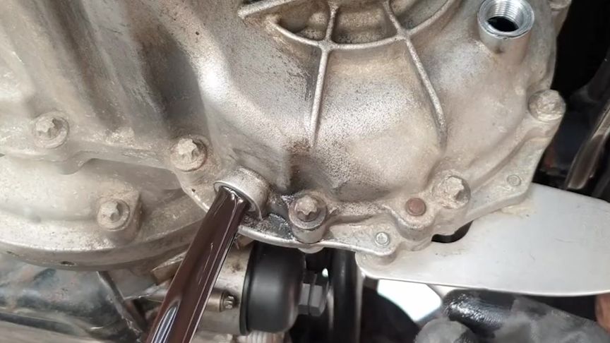 自动和手动档汽车变速箱多久换一次油,搞不懂会付出昂贵大修费用