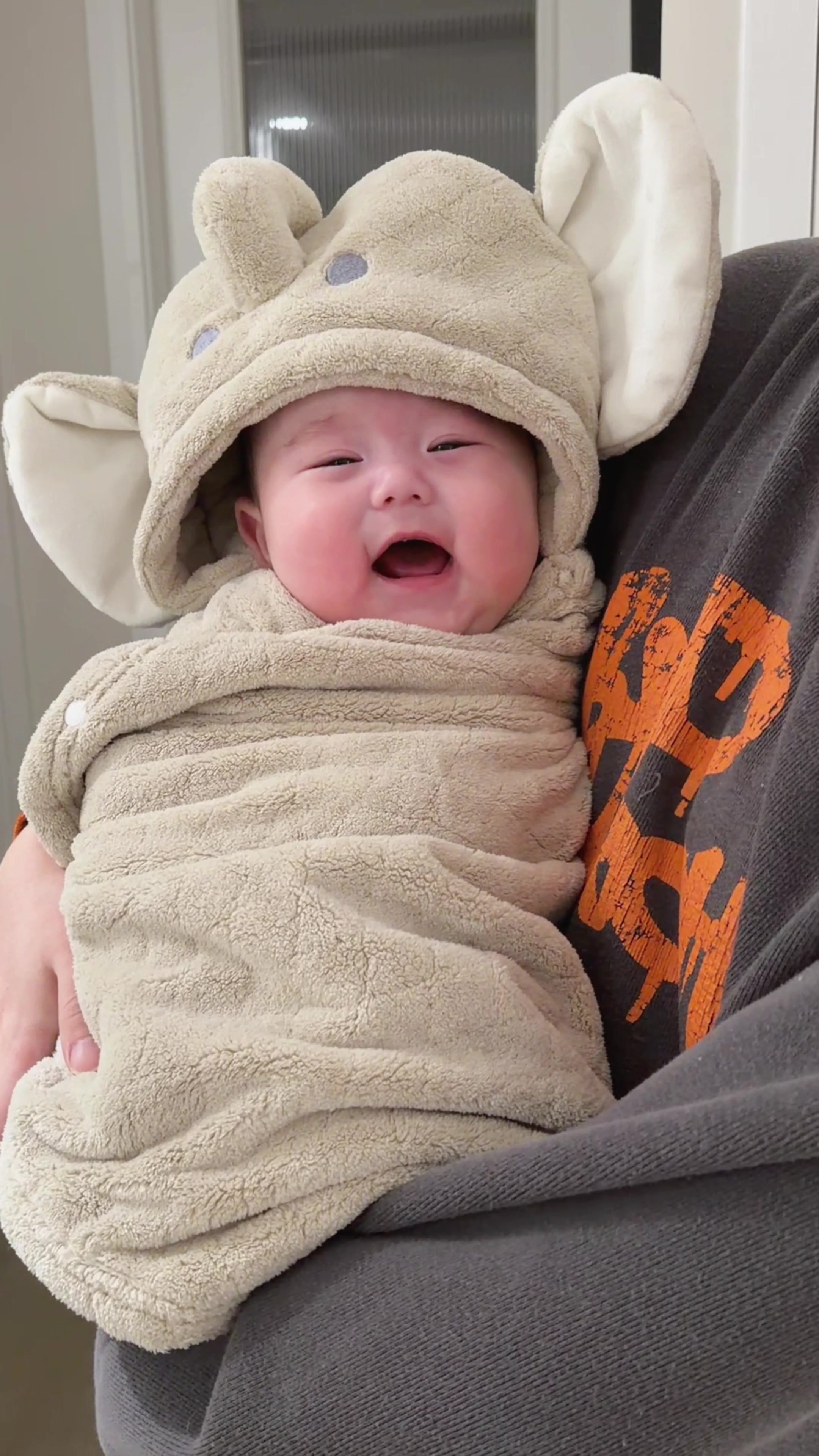 刚洗完澡的小宝太可爱啦,这样的笑我能听一辈子ߥ� #人类幼崽 #可爱...