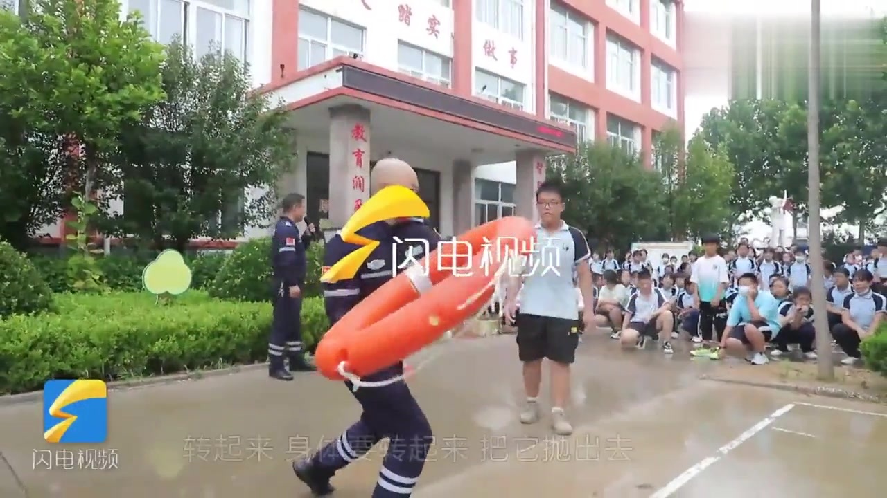 .抛掷法、心肺复苏术都能体验!坊子区小学生在实践中学习防溺水技能
