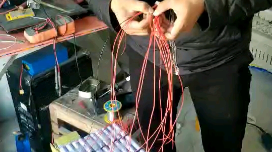 郑州学员练习锂电池保护板检测线焊接