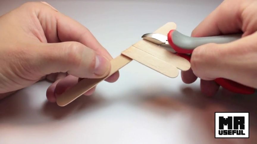 冰棒棍小哥教你用冰棒棍做三种小武器