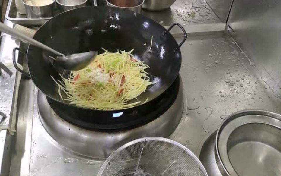 土豆丝这样做才好吃,大厨教你几个小技巧,爽口清脆简单又下饭