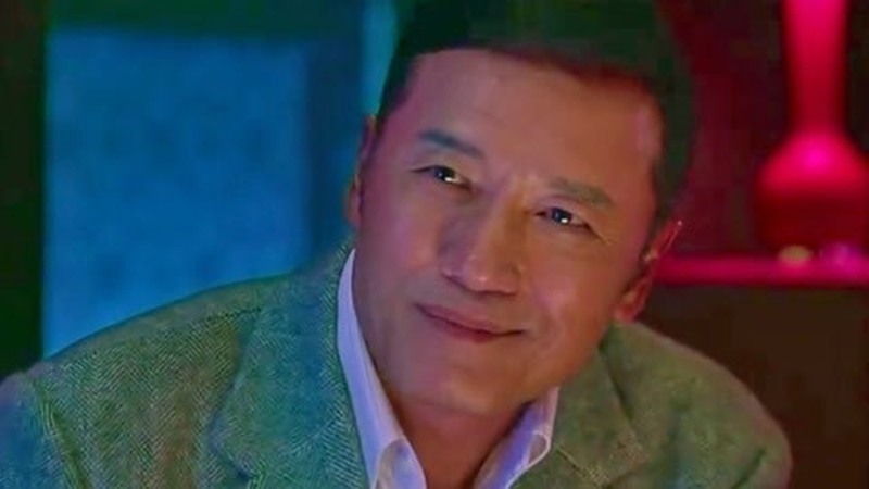 全上海的酒店服务生都到了酒吧,小伙被大老板赏识却不给面子!