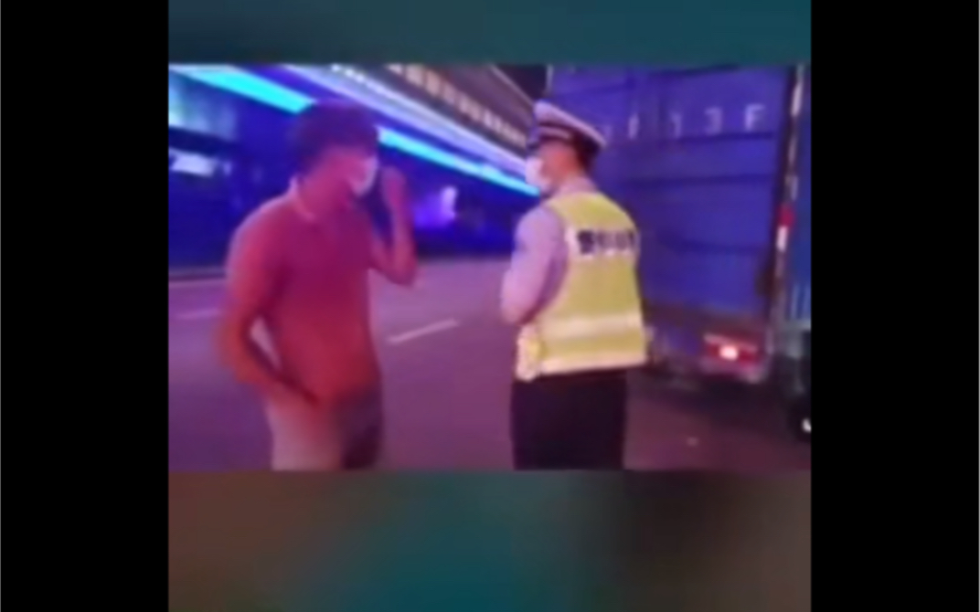 梅州五华靓仔在深圳偶遇交警直播