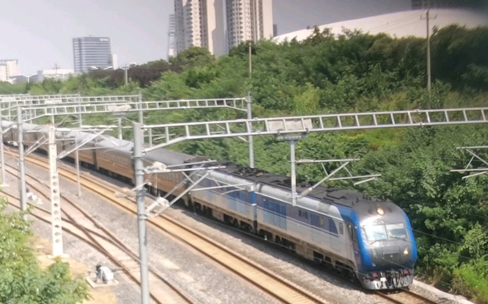 宁启线 南通开往深圳东的K94次列车进扬州站!