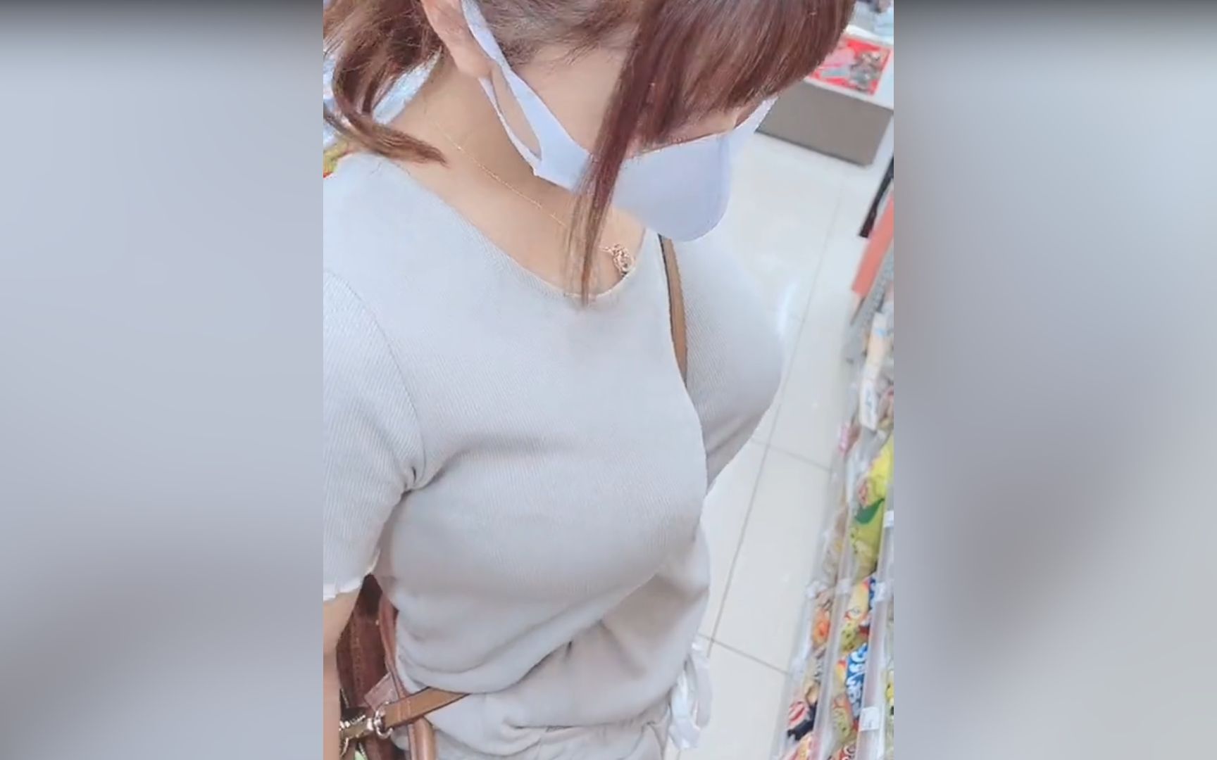 这才是斜挎包的正确使用方法.!