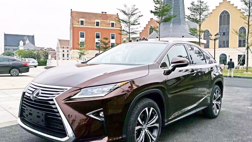 完美涡轮增压设计,雷克萨斯这车驾驶起来很舒适!