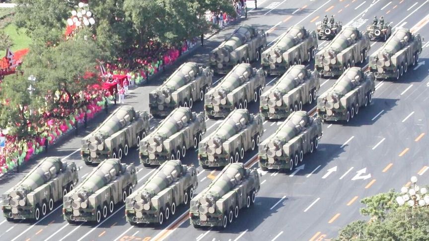 都说中国核弹头数量少,但仔细算下来,美俄都目瞪口呆了!