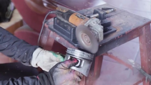 汽车修理工需要有个好工具,角磨机能磨能切,这工具好用