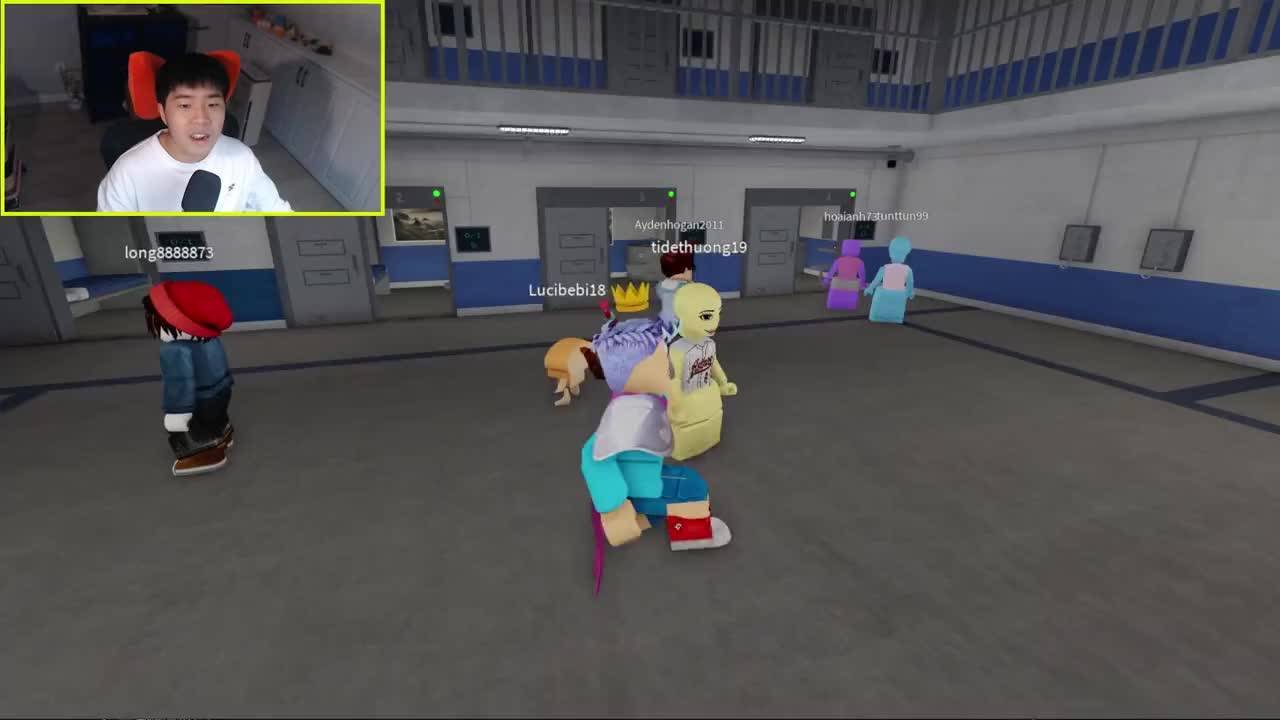 Roblox越狱模拟器:小飞象从警察眼皮底下智取钥匙! #小飞象解说