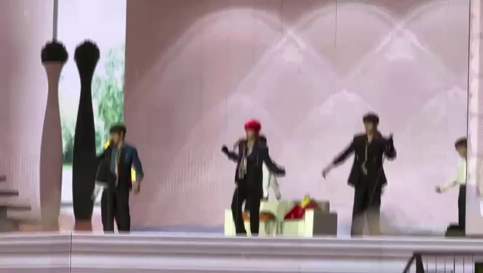 TF家族三代生于火焰演唱会《Suit&Tie》现场无修音版本