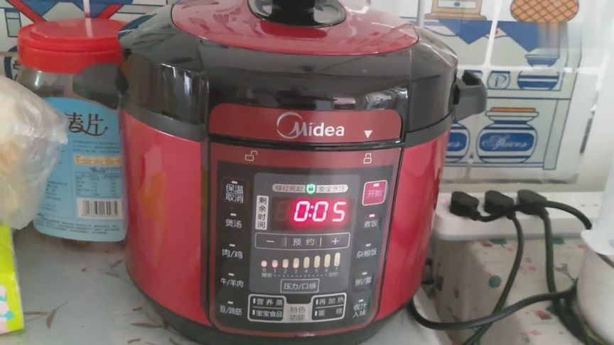 美的电压力锅开箱,测试了一下很不错,蒸米饭很快米饭也很好吃
