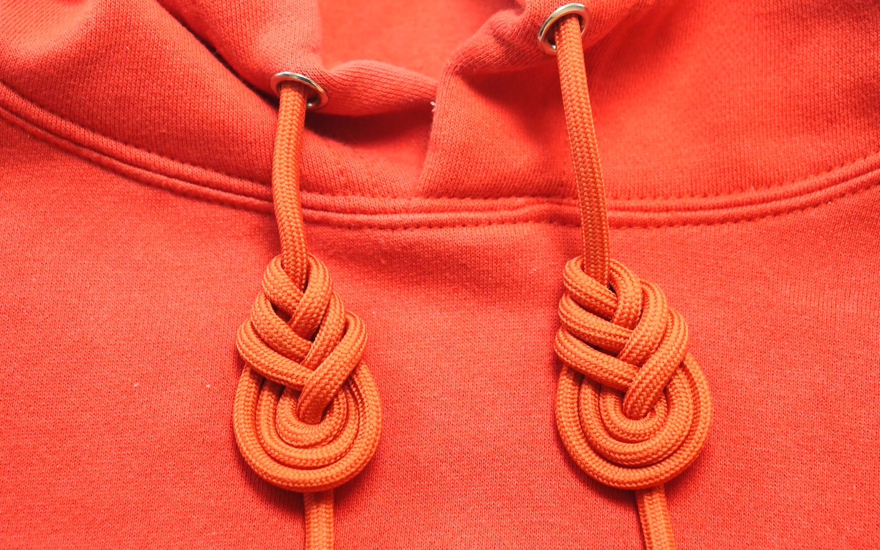 今年最流行的卫衣绳子打结法,既漂亮又个性,方法简单,一看就会