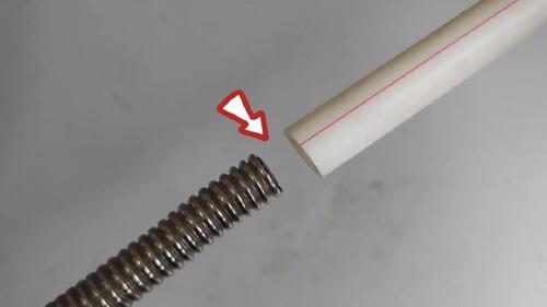 PPR水管怎么接入不锈钢软管?工地上偷学一招,啥接头都不用