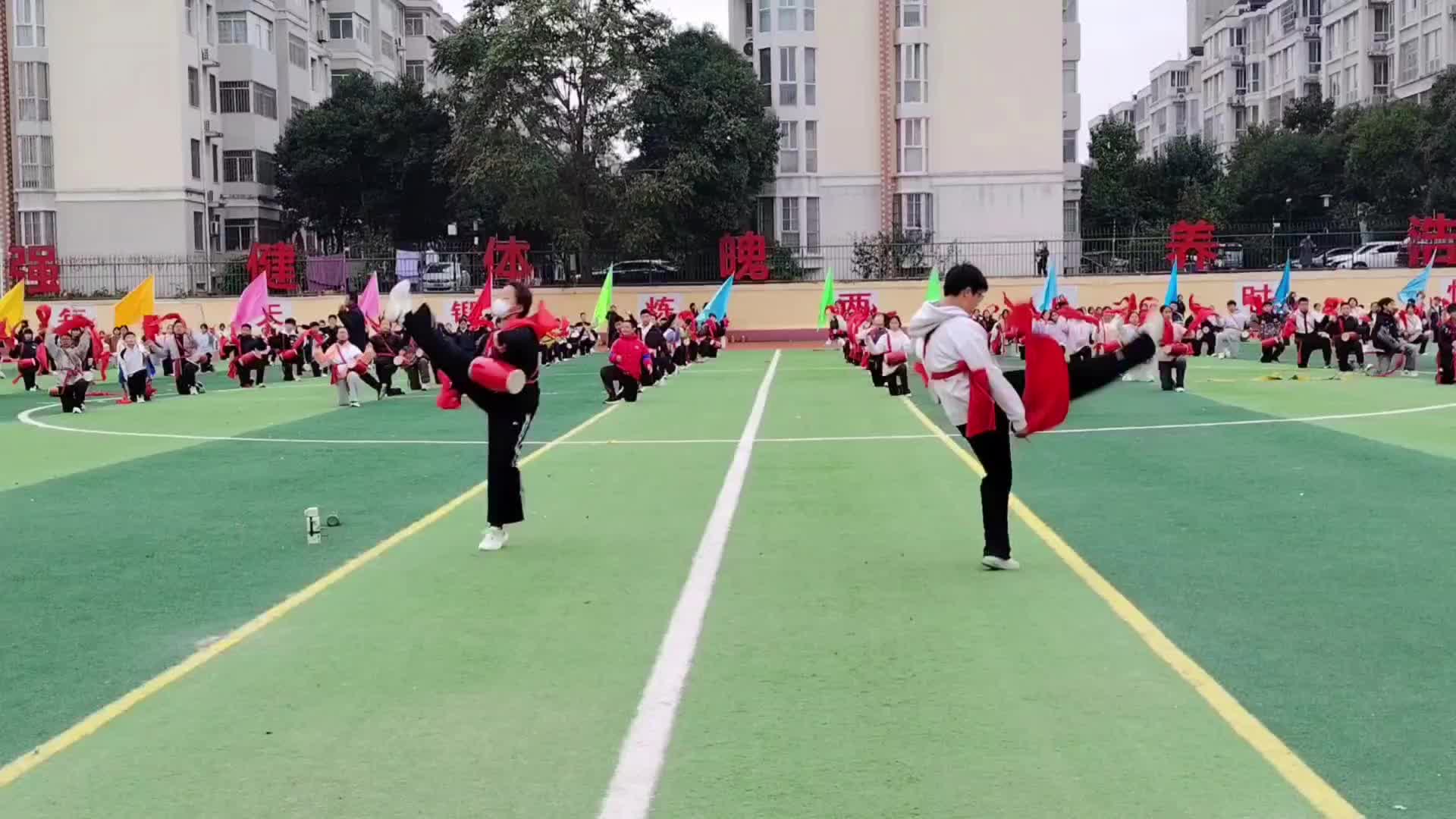 校园里这群孩子安塞腰鼓表演超飒 #武术 #校园生活 #户外 #安塞腰鼓