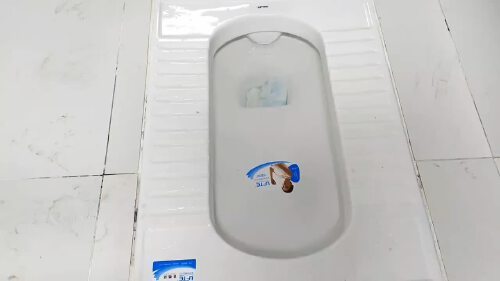 家里蹲便器堵了看我是如何疏通的?教你个好方法,轻松搞定不花钱