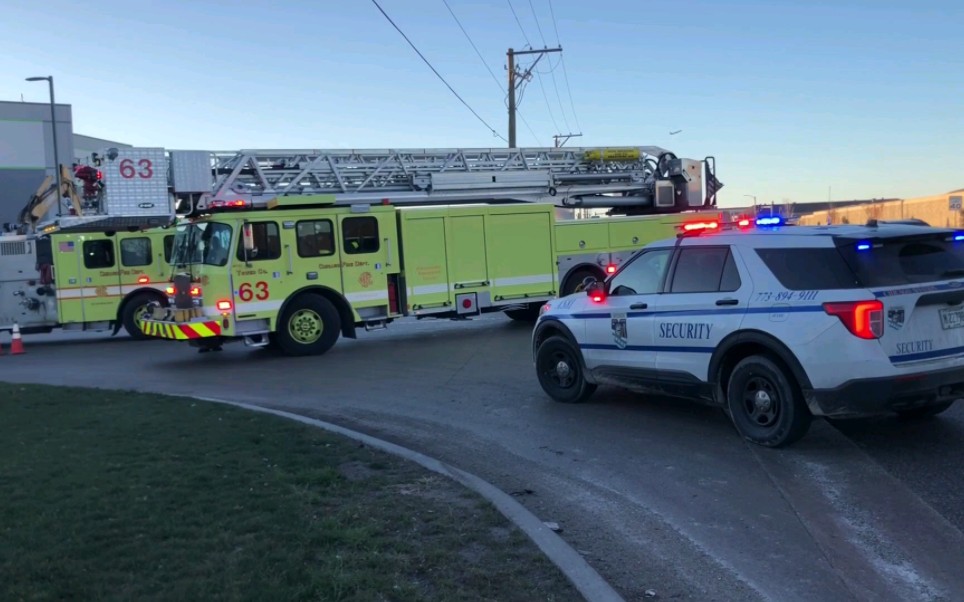 【街拍出警】芝加哥消防局 等部门响应垃圾场火灾事件(2022年11月27...