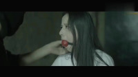 女子快要憋不住了,求绑匪出去