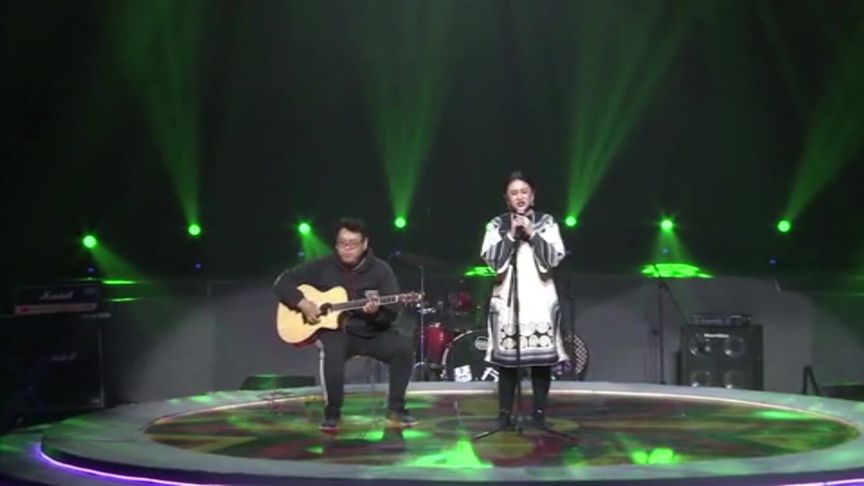 彝族歌手演唱《不要怕》,听后让人很有感触,网友:我听陶醉了