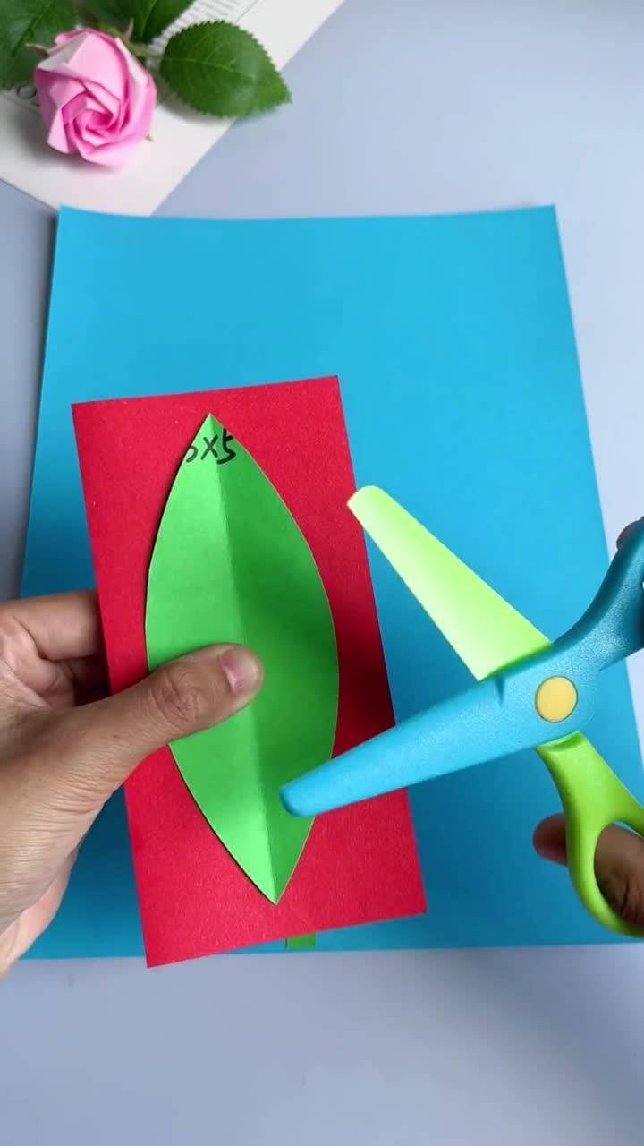 手工:用水果网和彩纸制作简单好看的立体花束