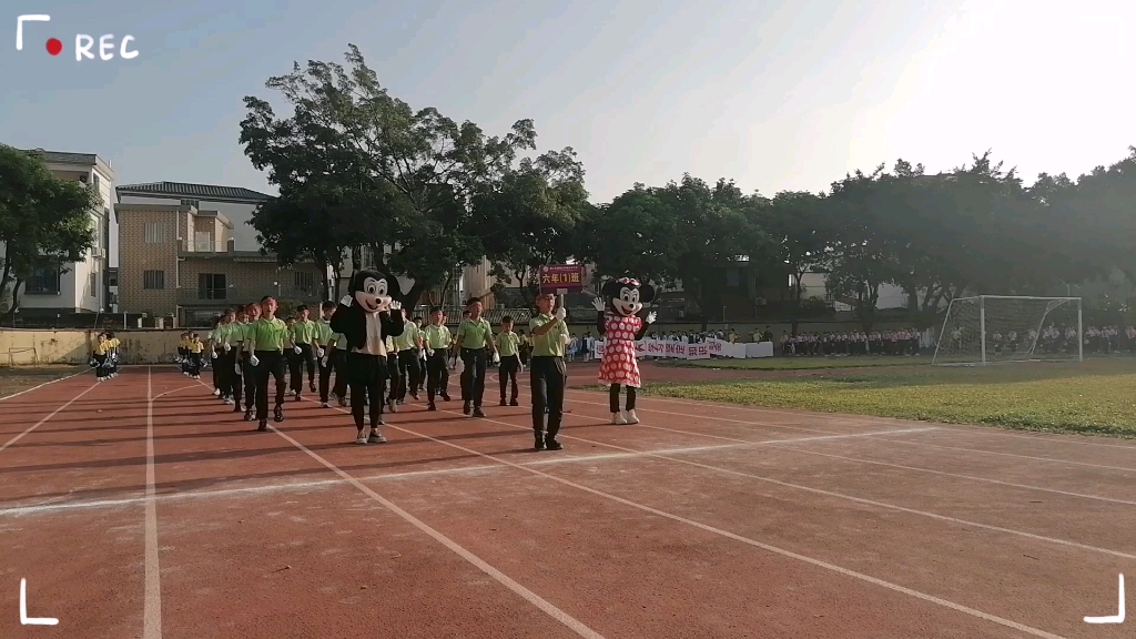 校运会开幕式班级集体表演!