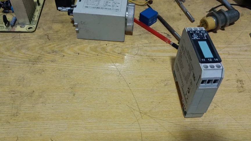 中间继电器的接线测试介绍说明一下