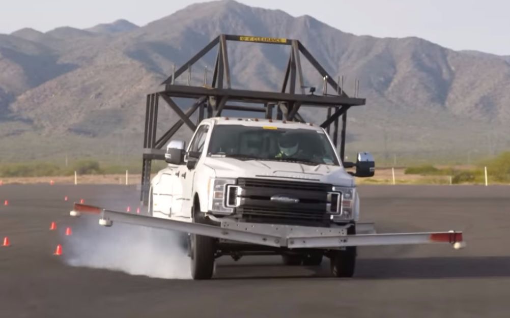 17' 福特Super Duty 露营车上装 | 防侧翻车身稳定系统测试