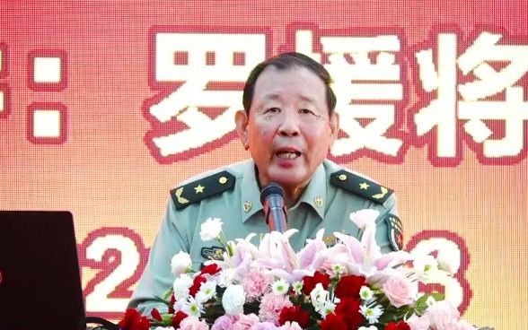 罗援将军应邀在华中辅仁学校作爱国主义教育专题报告