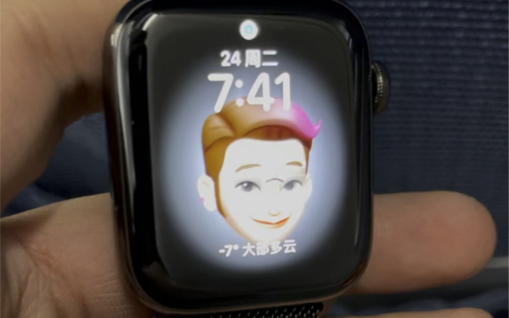 加上AC。7000块的apple watch s6。捏人表盘