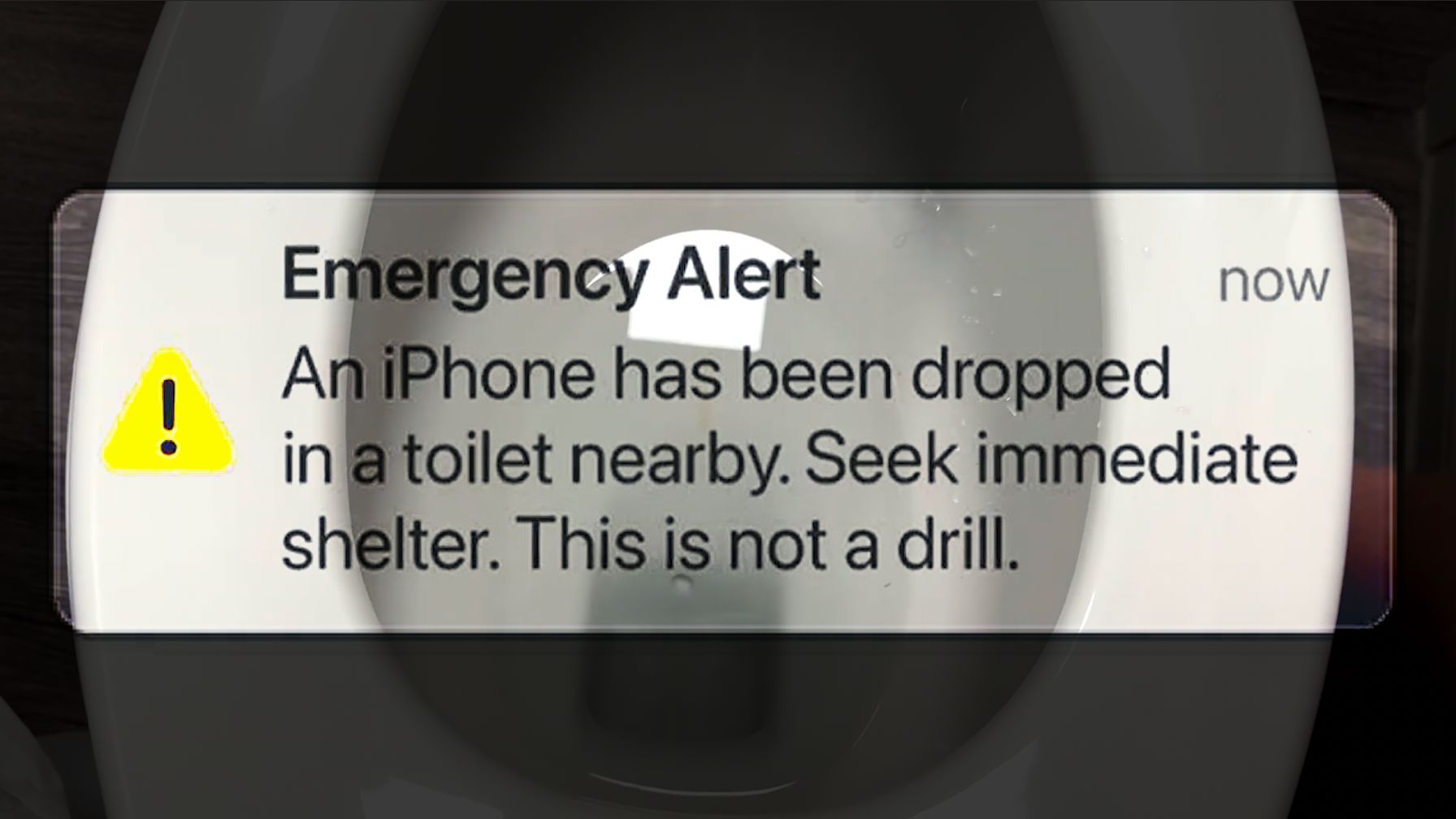 朋友们上厕所千万不要玩手机