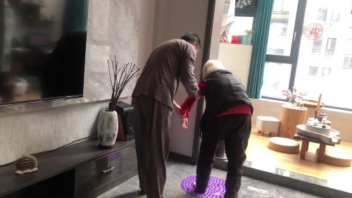 和爸爸一起学做艾灸,温暖健康过冬天!